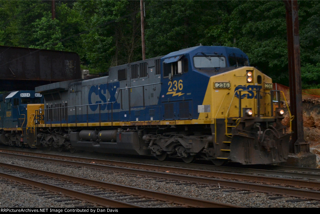 CSX AC44CW 236 leads Q417-03